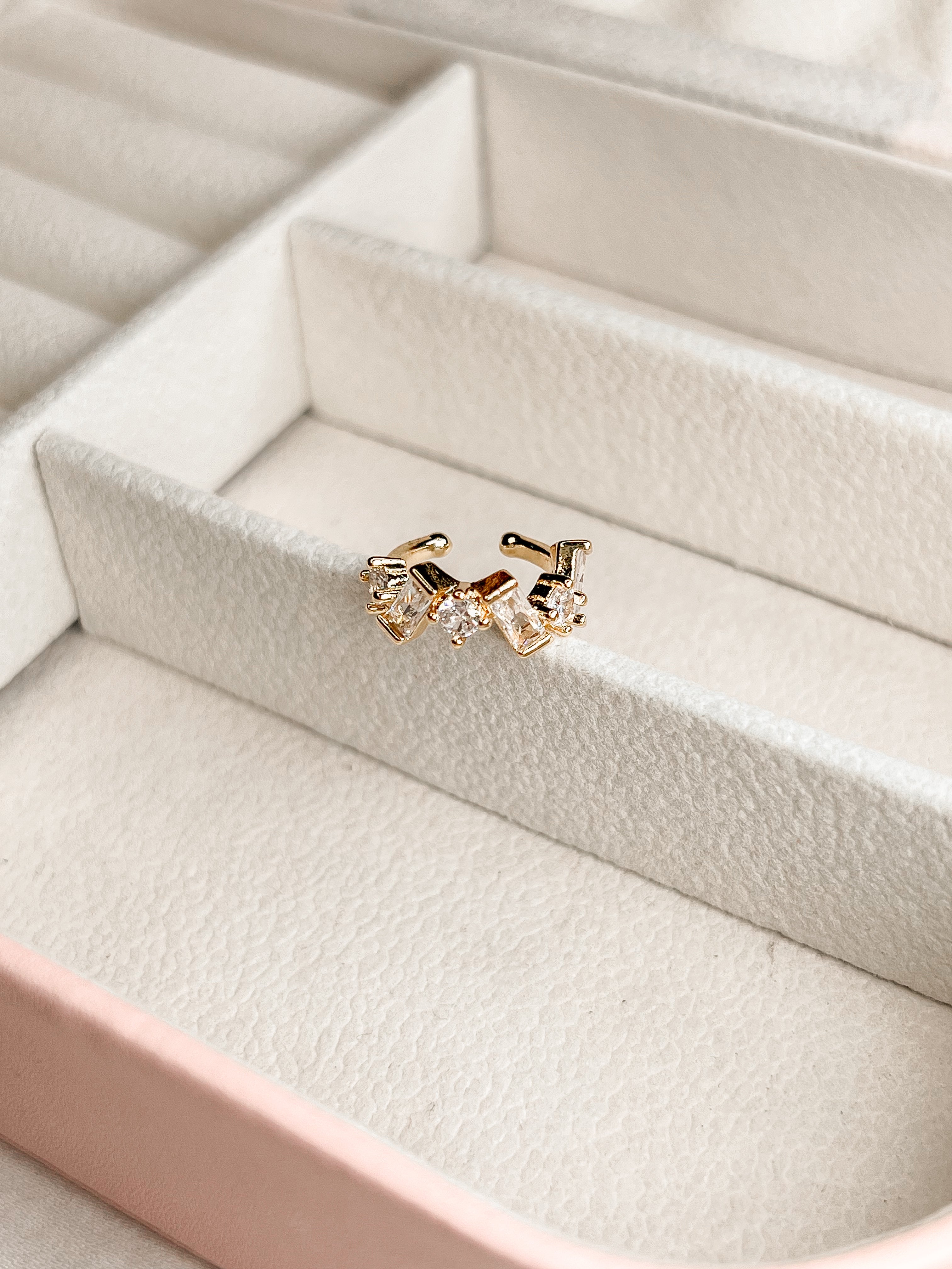 Ice Crown Earcuff ♡ – Mindora Collection